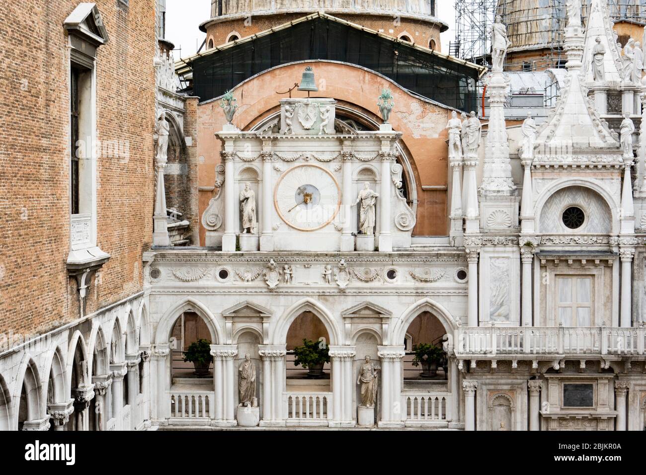 Doge palace clock hi-res stock photography and images - Alamy