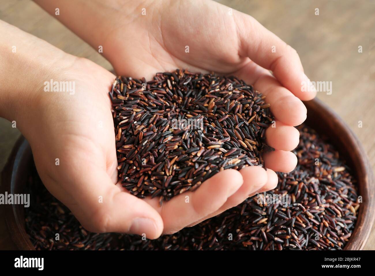 Hands full of grain hi-res stock photography and images - Alamy