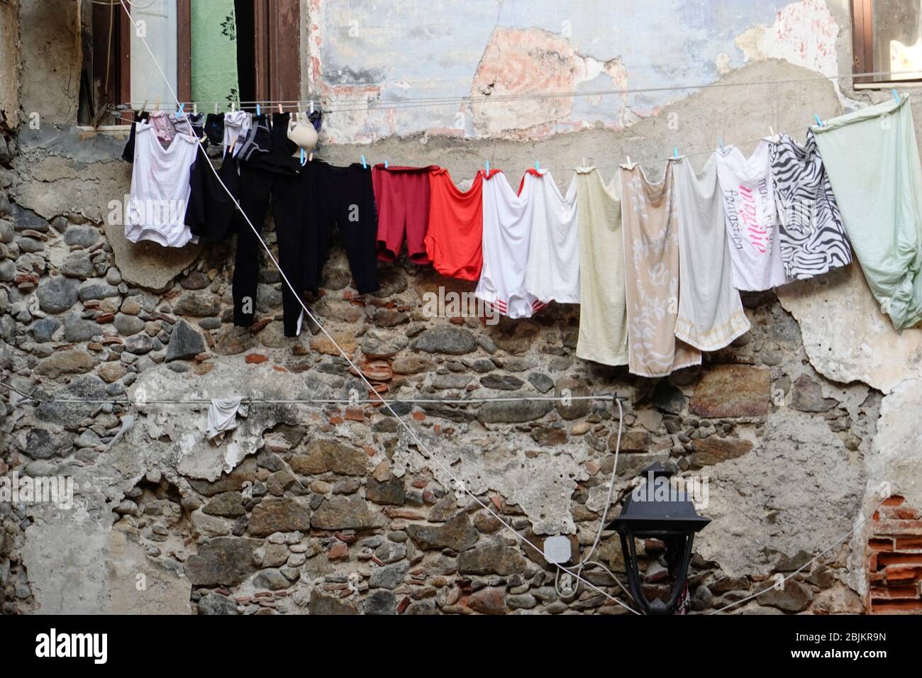 Laundry on the line hi-res stock photography and images - Alamy
