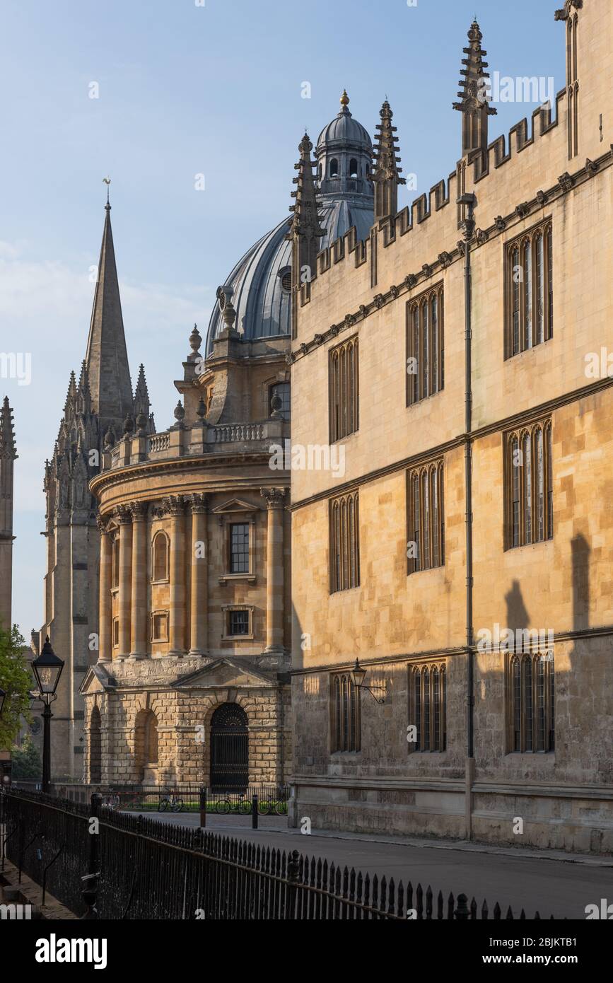 The Bodleian Library on the right with the Radcliffe Camera nd St ...