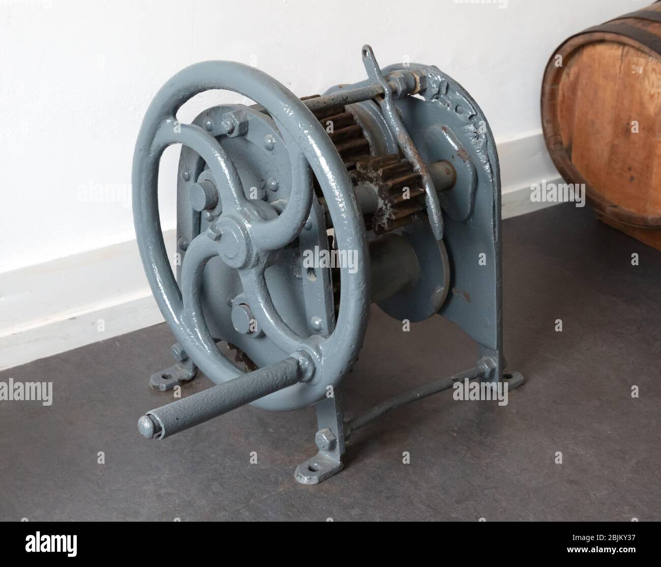Old vintage metal winch hi-res stock photography and images - Alamy