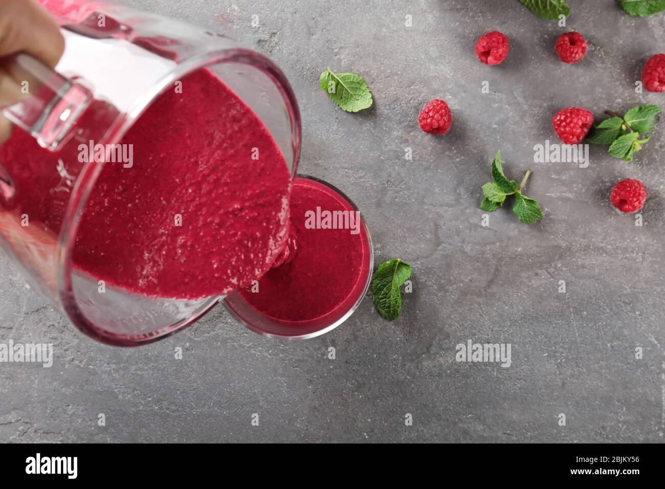 Pouring smoothie up close hi-res stock photography and images - Alamy