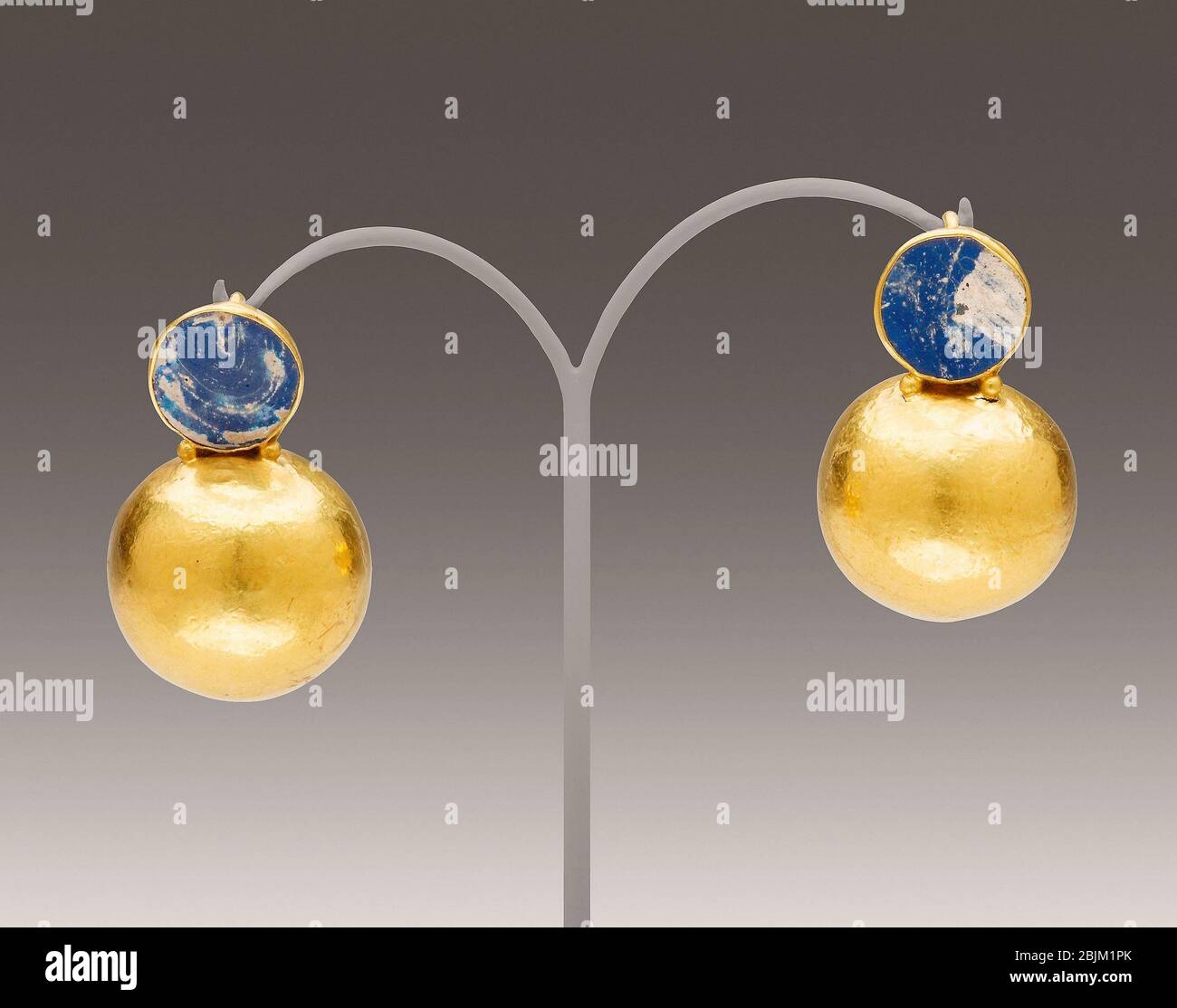 Gold glass hi-res stock photography and images - Alamy