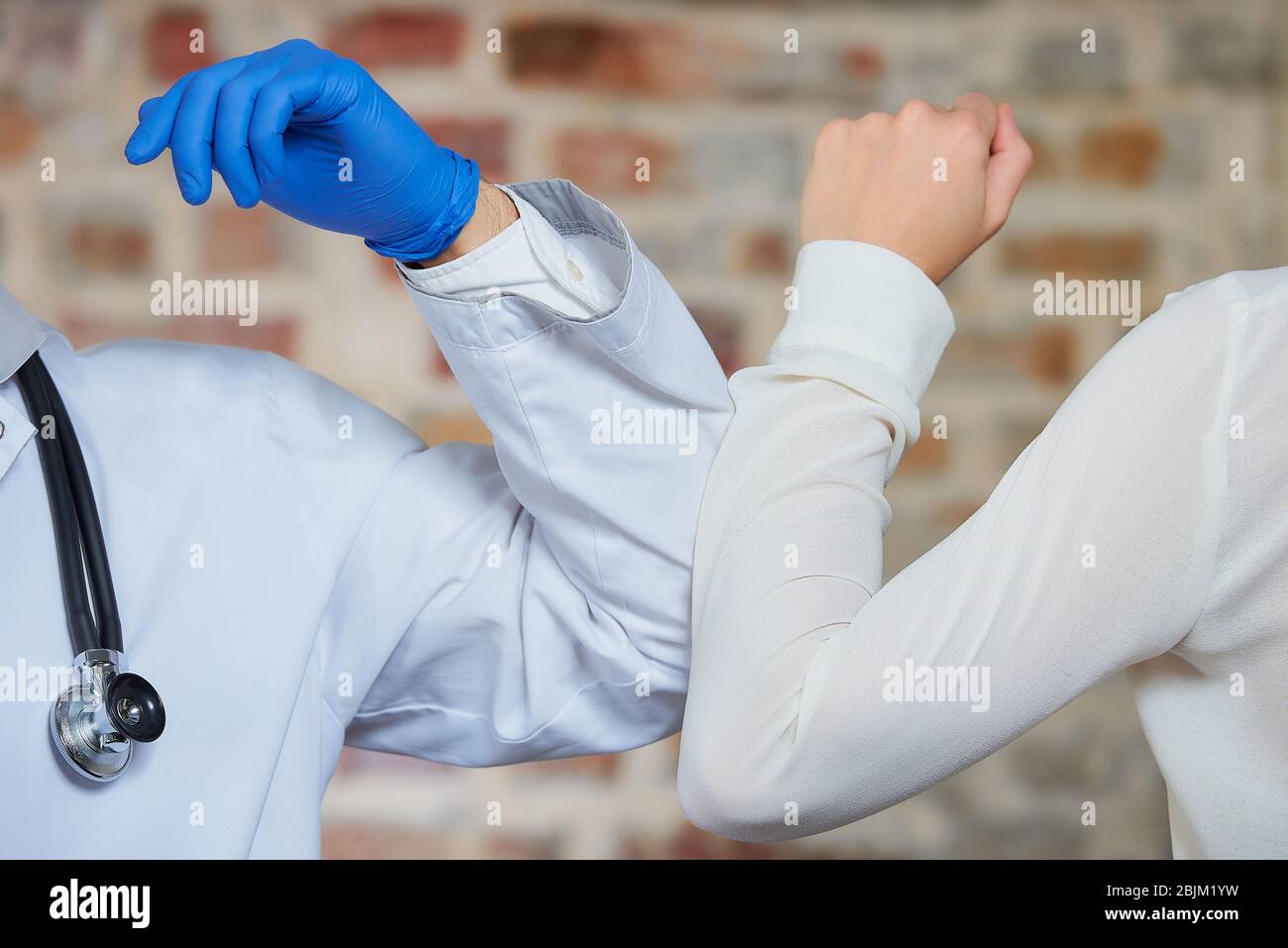 Doctor hug patient hi-res stock photography and images - Alamy