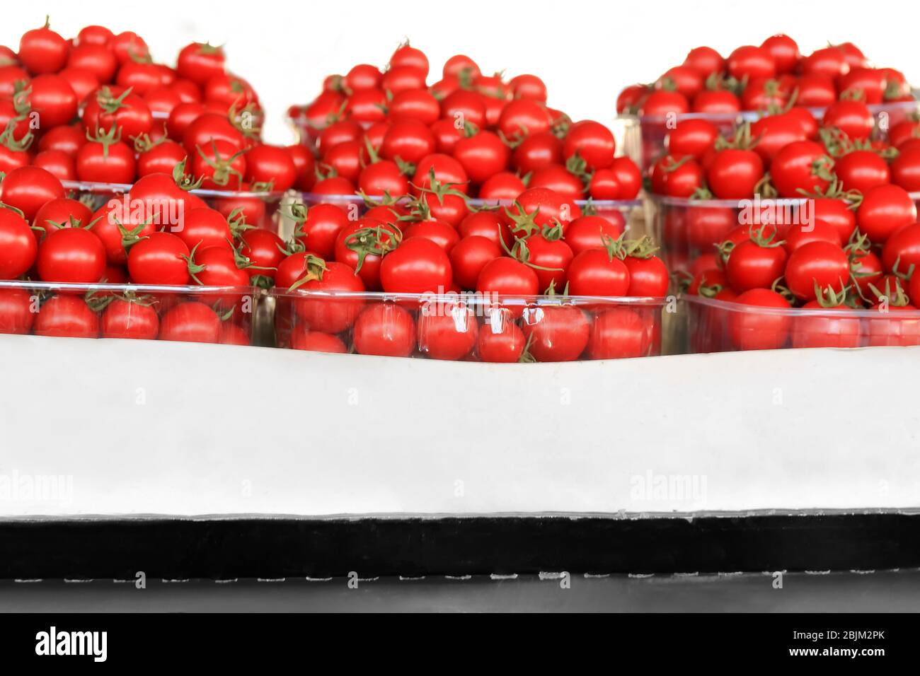 Tomatoes in containers hi-res stock photography and images - Alamy