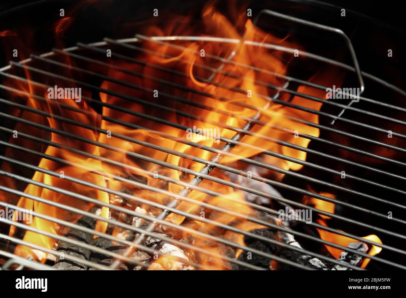 Empty grill with flame Stock Photo - Alamy