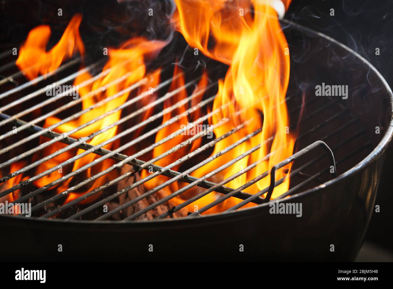 Empty grill with flame Stock Photo - Alamy