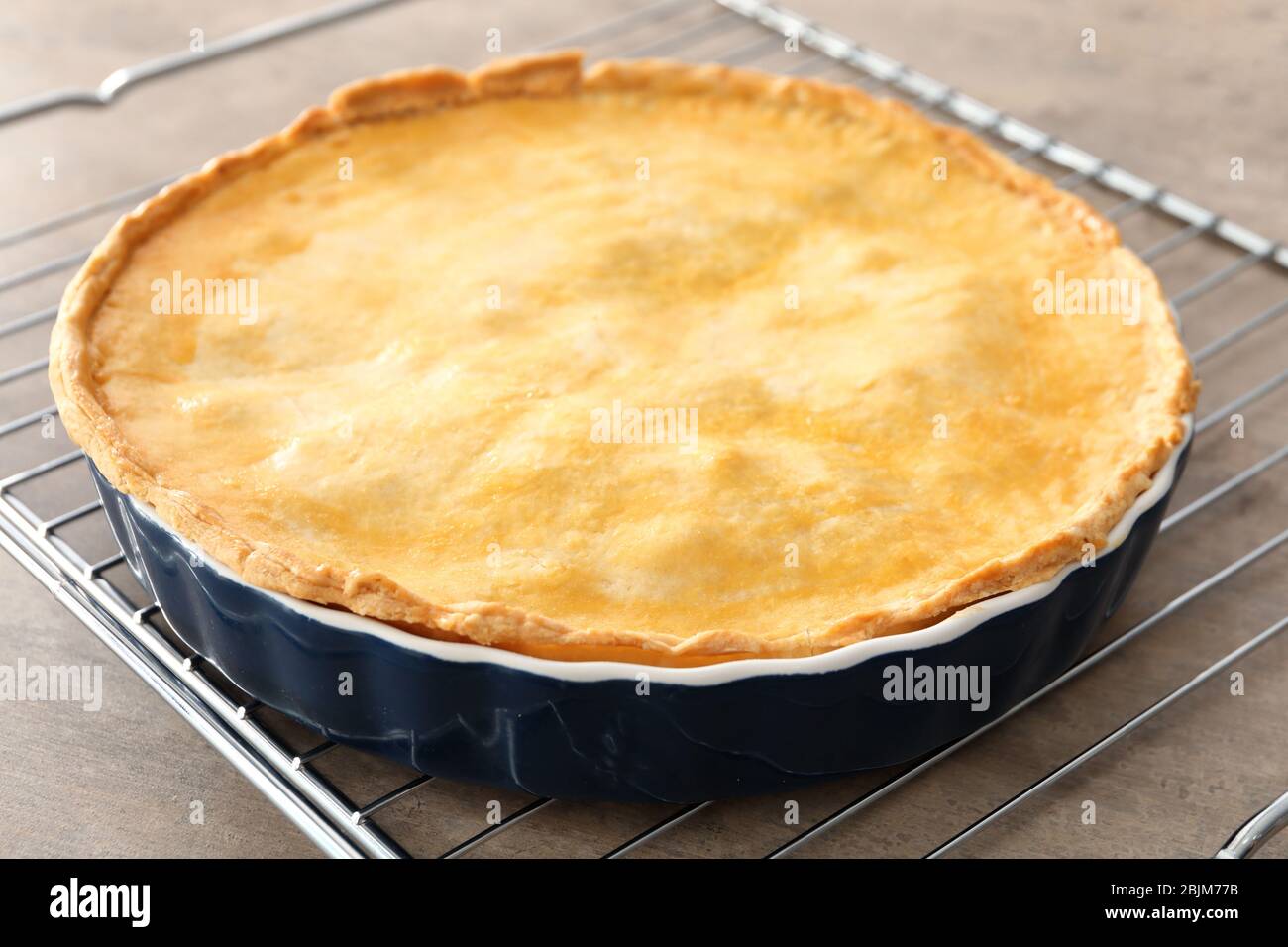 Pie crust grid hi-res stock photography and images - Alamy