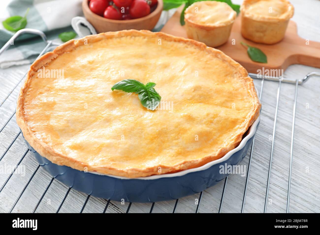 Pie crust grid hi-res stock photography and images - Alamy