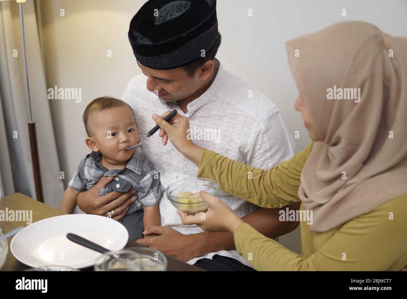 Muslim family ramadan breakfast hi-res stock photography and images - Alamy