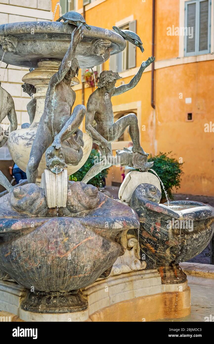Turtle fountain hi-res stock photography and images - Alamy