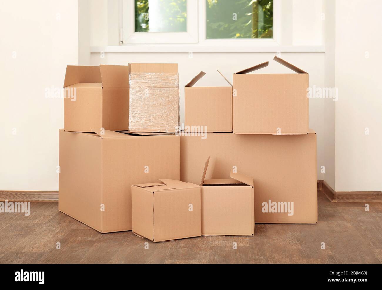 Move house concept. Carton boxes on floor in empty room Stock Photo - Alamy