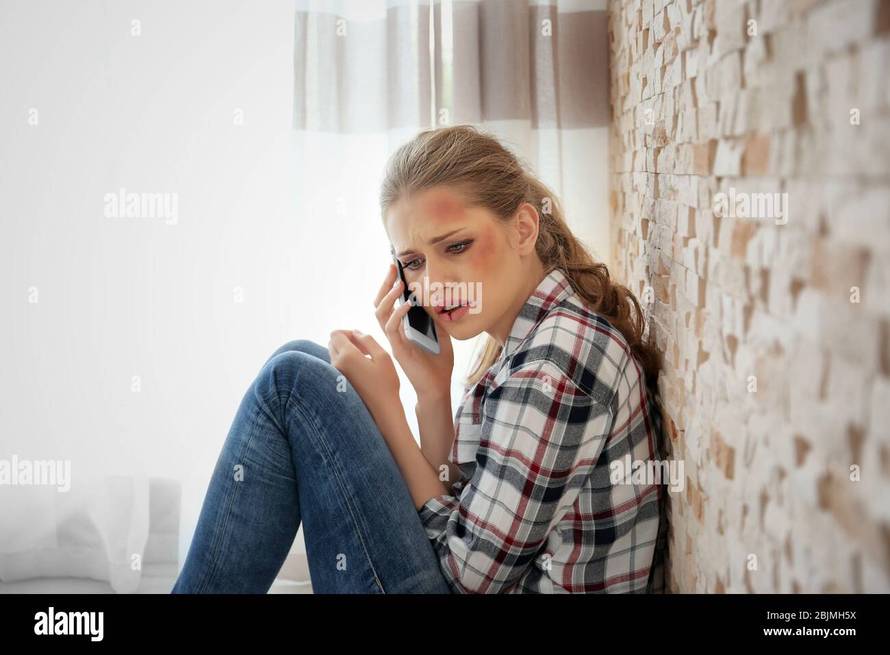Mobile face hurt hi-res stock photography and images - Alamy