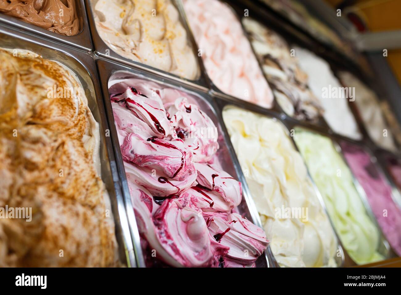 Gelato bar hi-res stock photography and images - Alamy