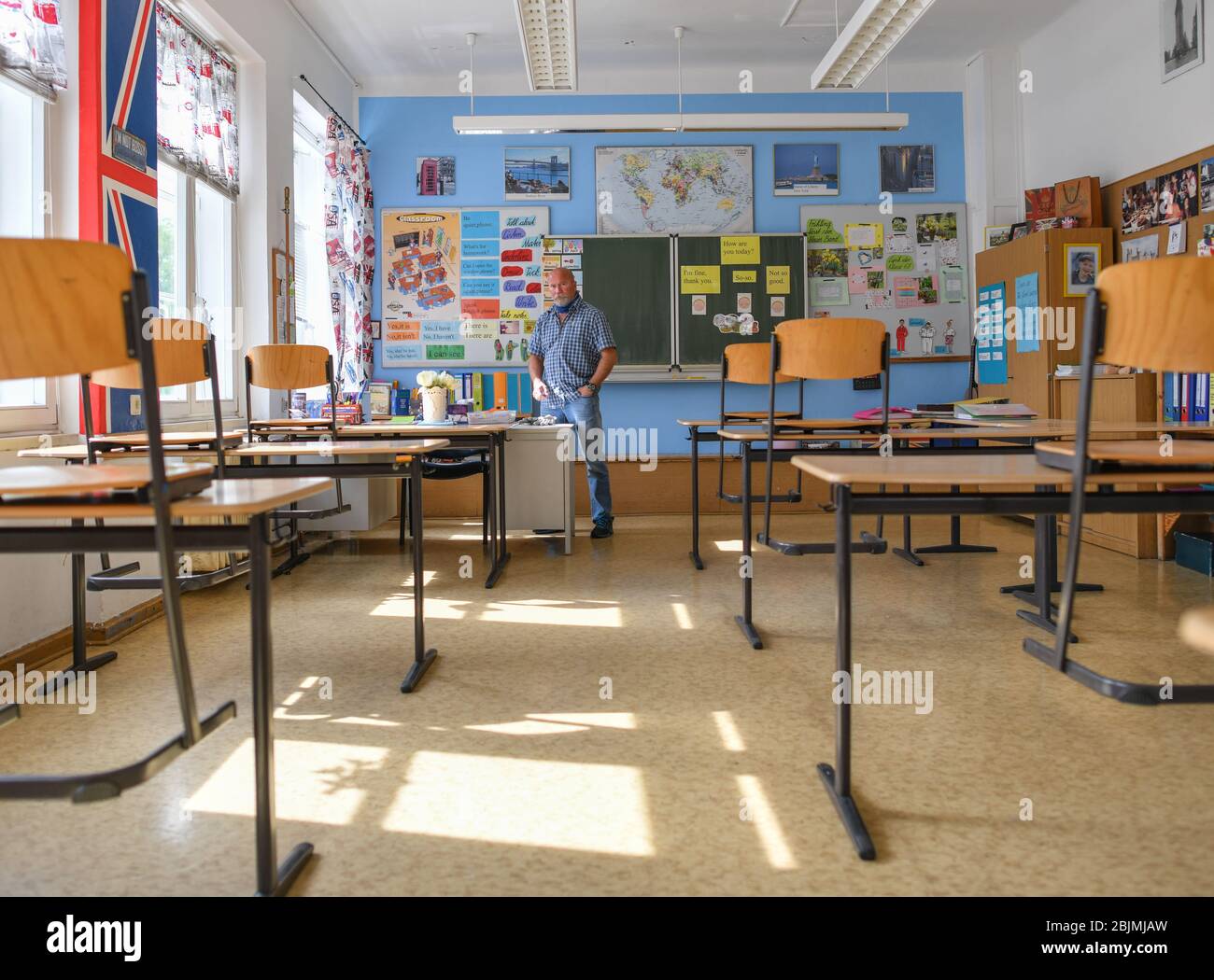 6th grade classroom hi-res stock photography and images - Alamy