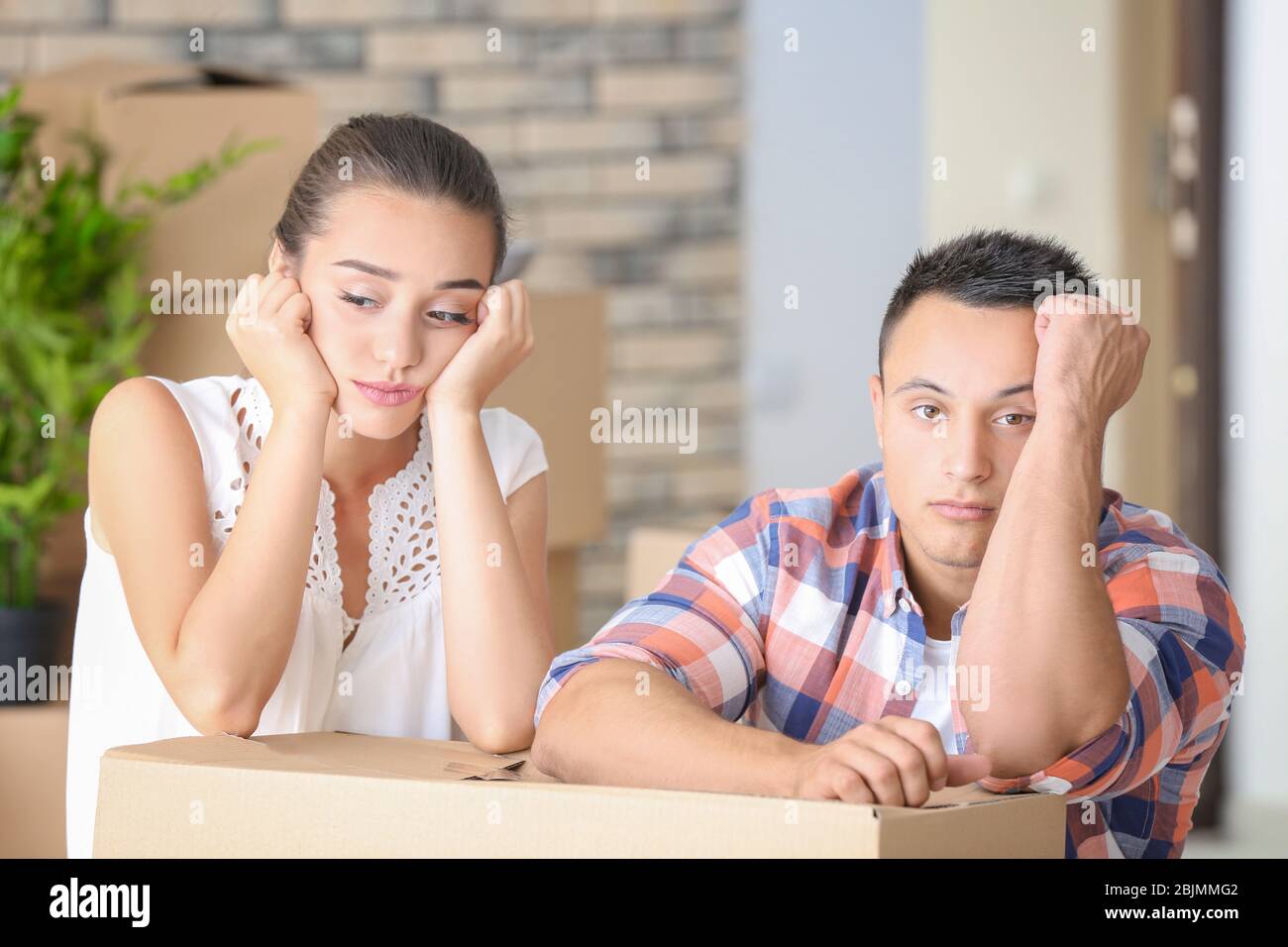 Man moving house sad hi-res stock photography and images - Alamy