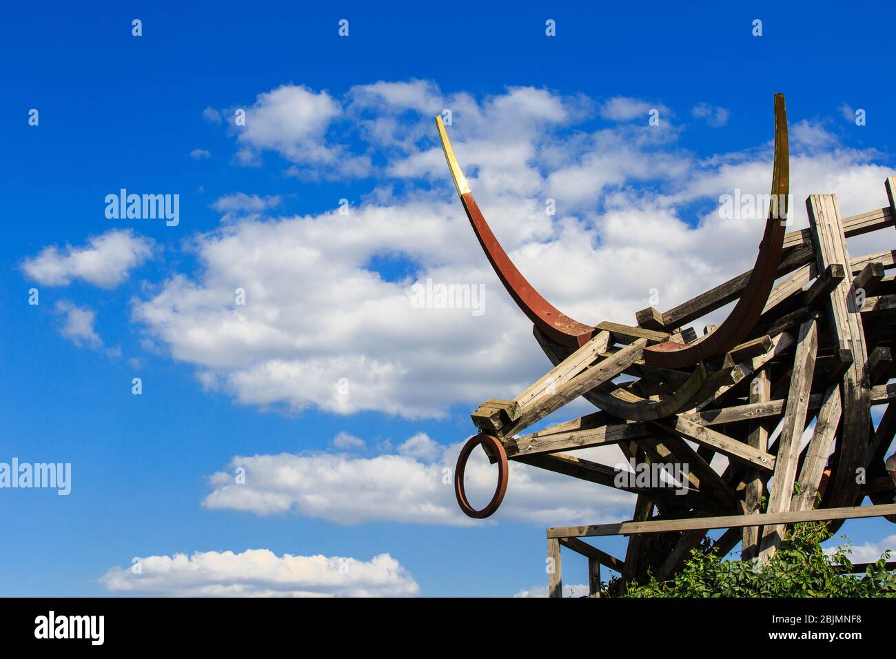 Art-object Gold Plated Bull in Nikola-Lenivec, Archstoyanie park ...
