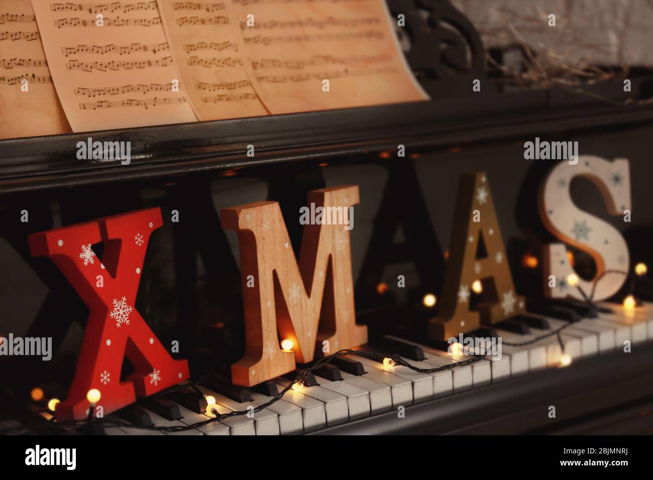 Piano keyboard with word XMAS and Christmas lights Stock Photo - Alamy