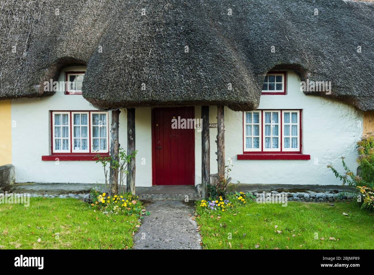 Irish landscape and house hi-res stock photography and images - Alamy