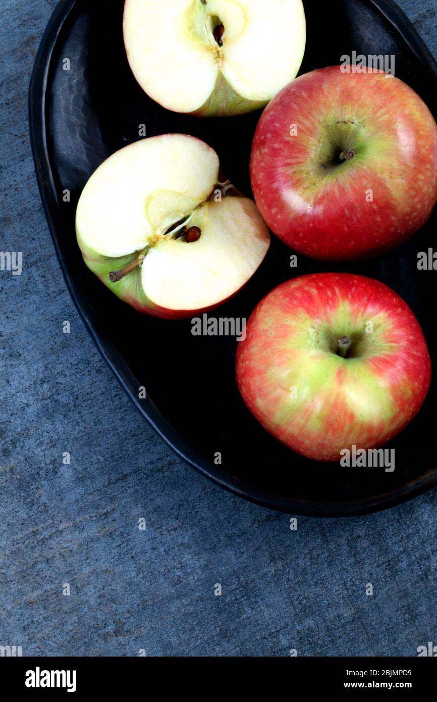Red food tray hi-res stock photography and images - Alamy
