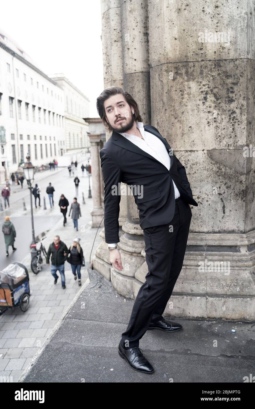 Actor bowing hi-res stock photography and images - Alamy