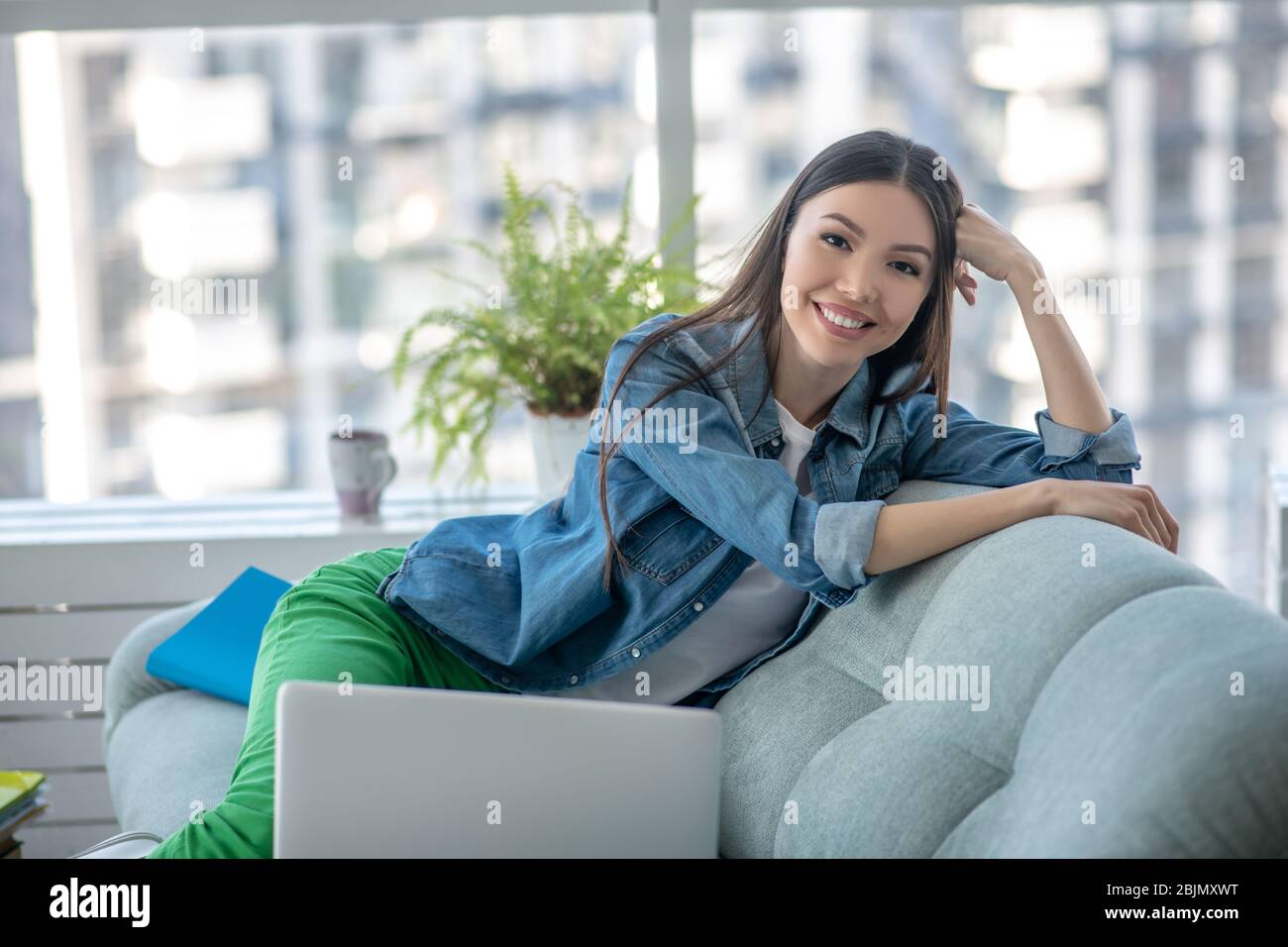 Sitting nicely hi-res stock photography and images - Alamy