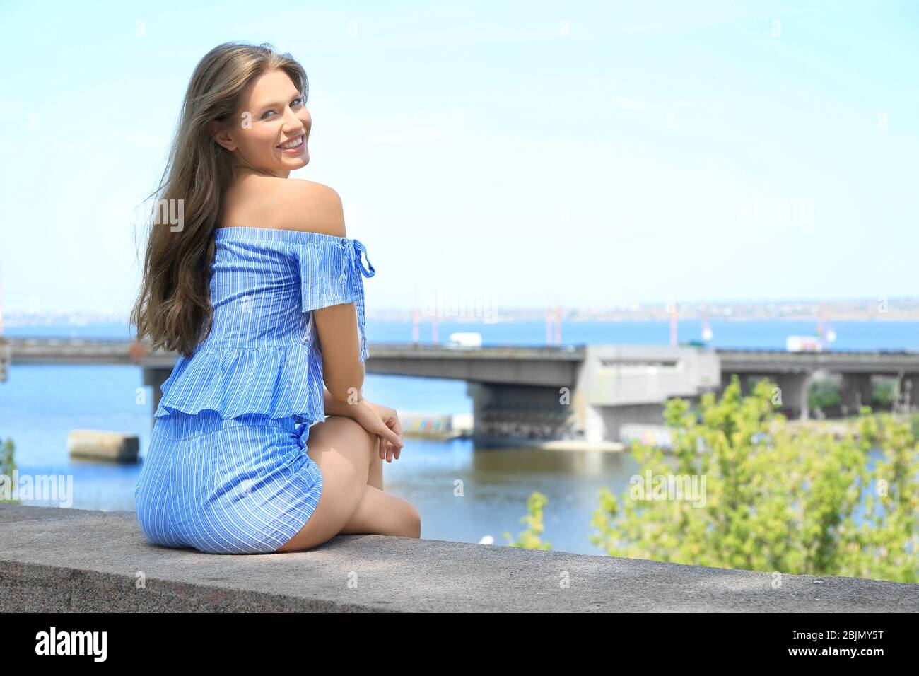 Sitting on parapet hi-res stock photography and images - Alamy