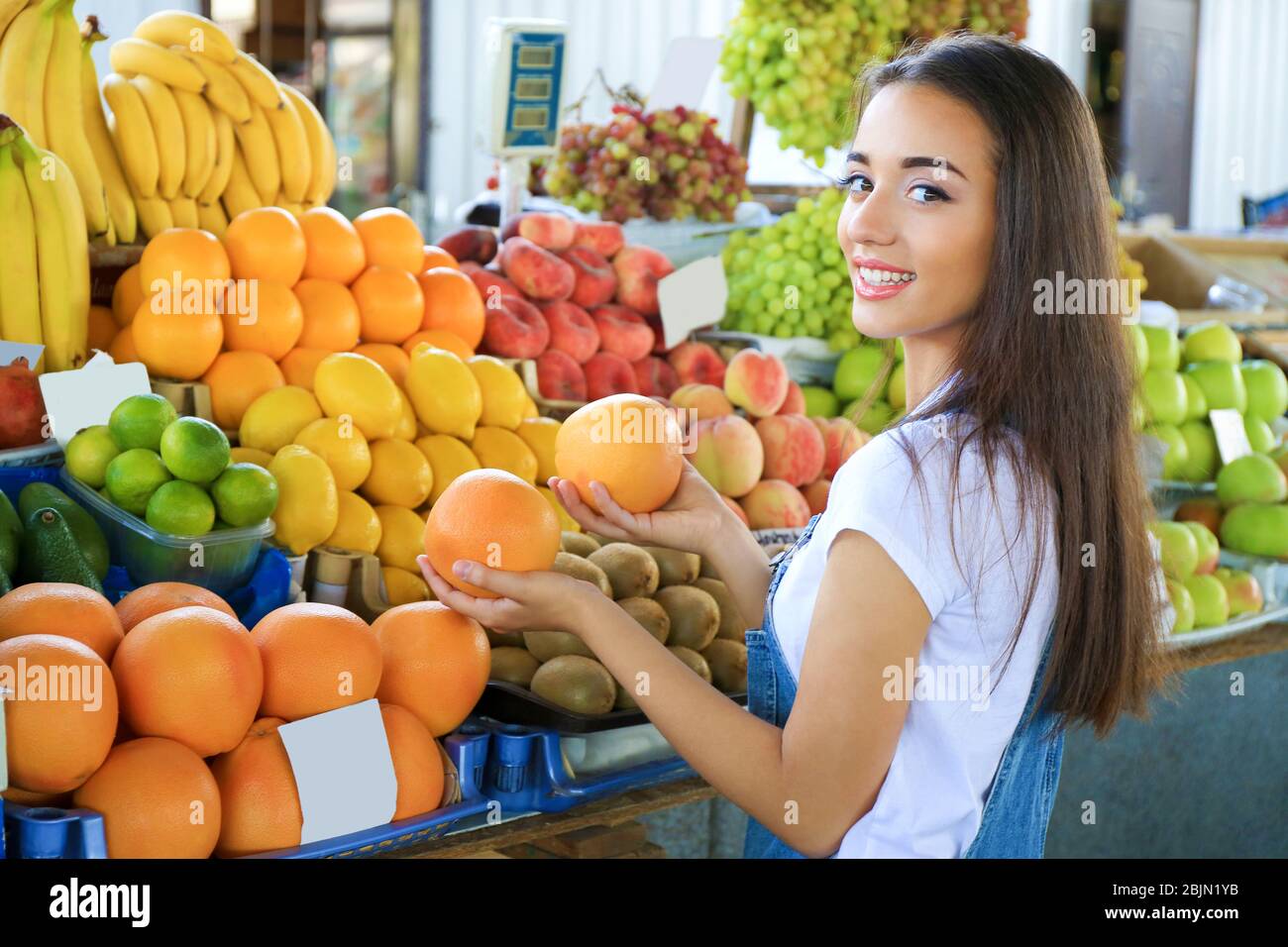 Woman choosing fruits hi-res stock photography and images - Alamy