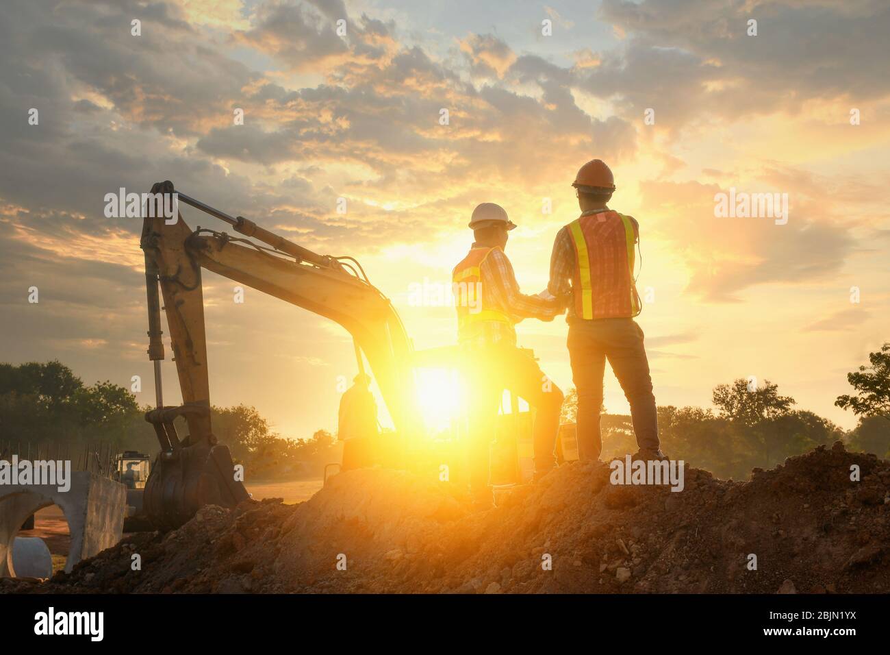 Two engineers hi-res stock photography and images - Alamy