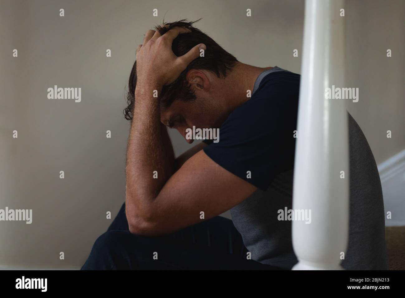 Head in hands man hi-res stock photography and images - Alamy