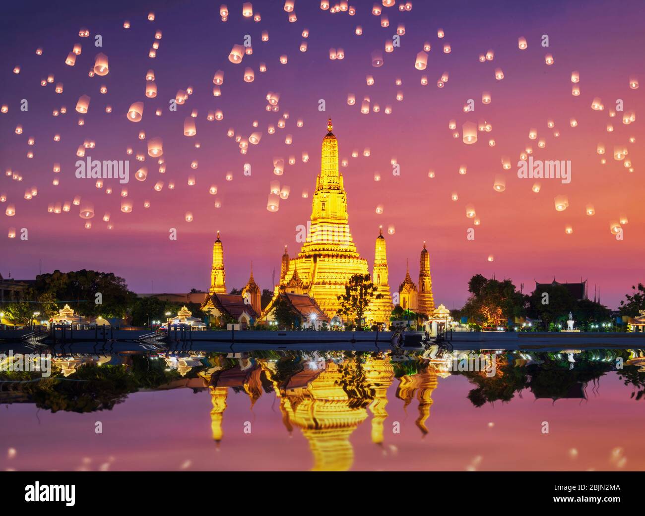 Wat arun bangkok hi-res stock photography and images - Alamy