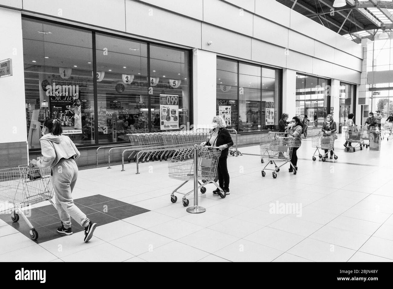 Italy, Arluno, people lined up at the supermarket Stock Photo - Alamy