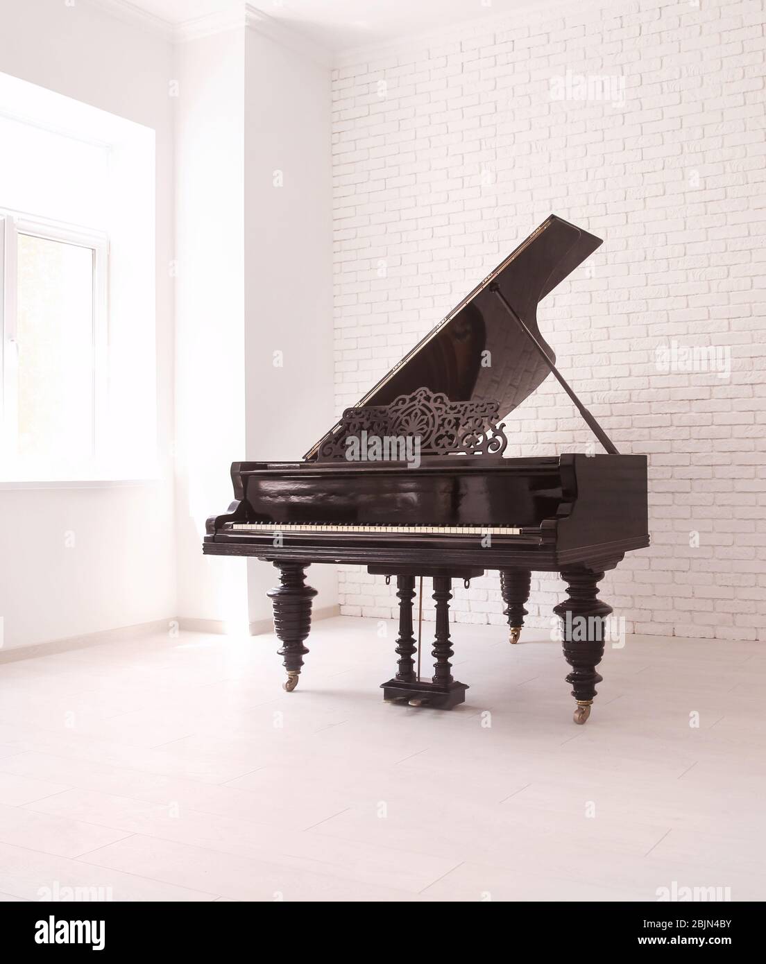 Grand piano open lid hi-res stock photography and images - Alamy