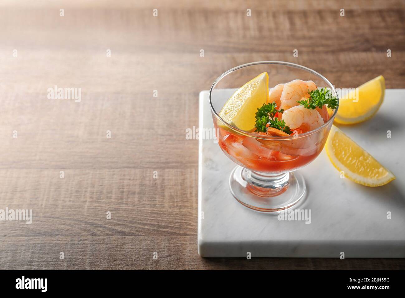 Prawn cocktail bowl lemon hi-res stock photography and images - Alamy
