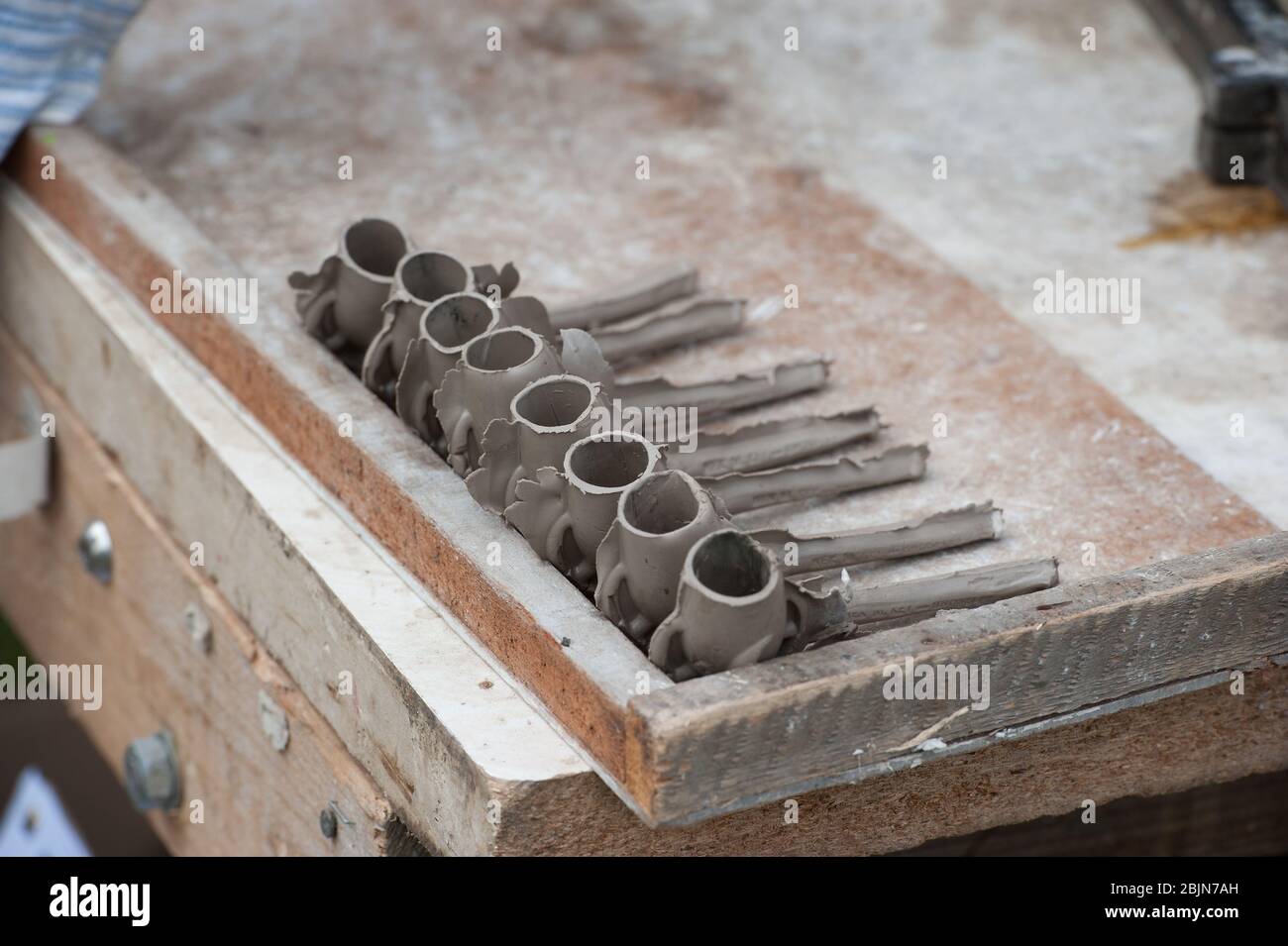 Making clay pipes hi-res stock photography and images - Alamy