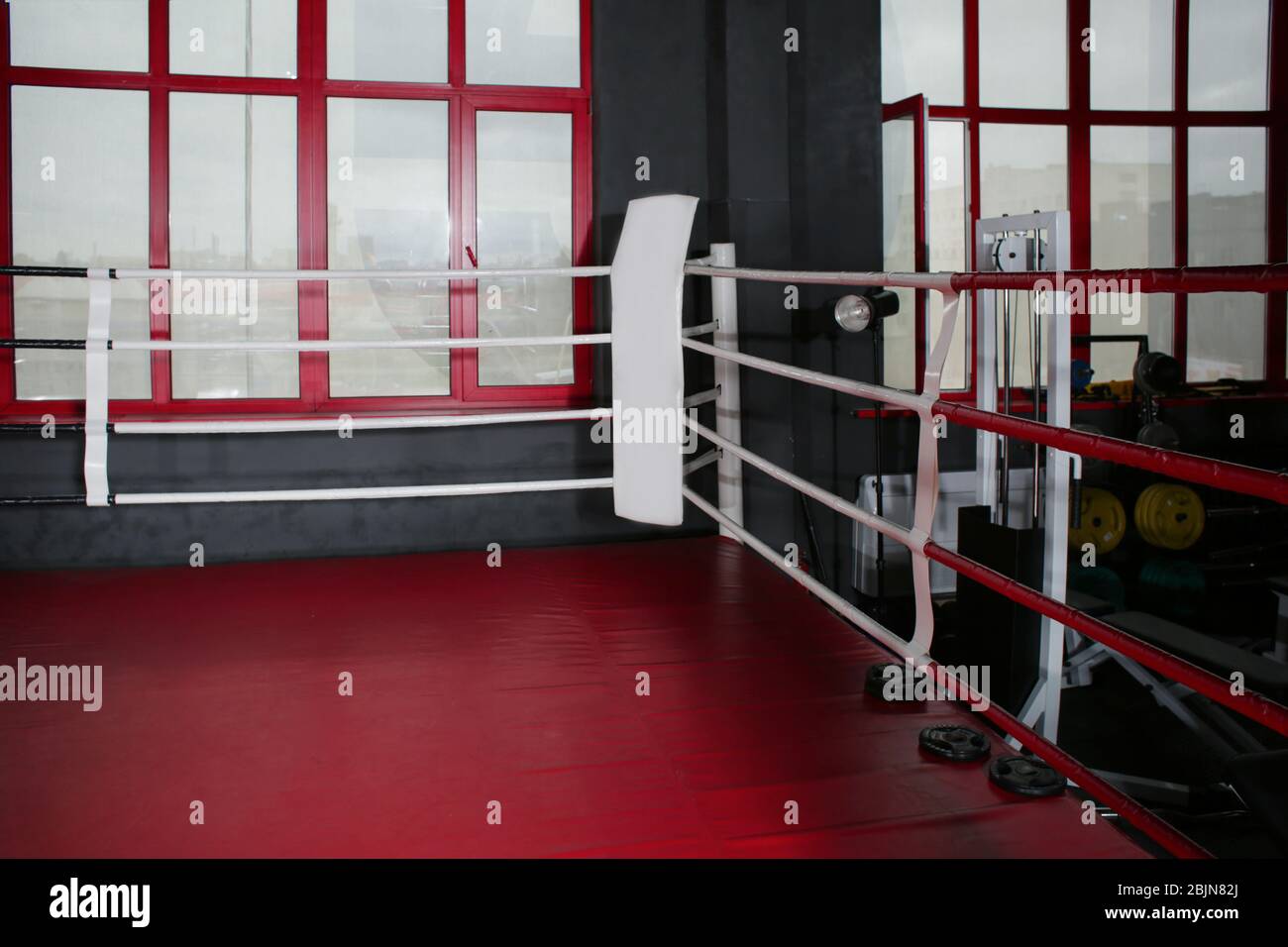 Boxing mat hi-res stock photography and images - Alamy