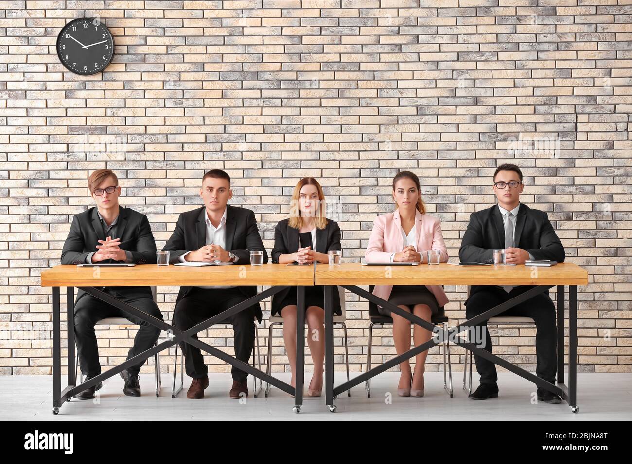 Table chairs waiting people hi-res stock photography and images - Alamy
