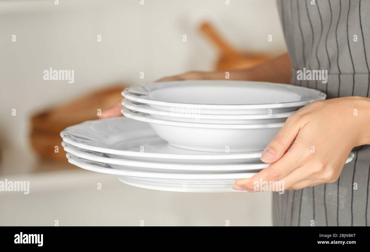 Woman stack plates setting hi-res stock photography and images - Alamy