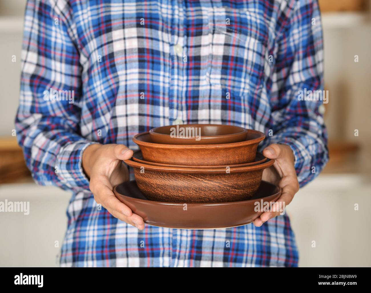 Hands holding stack of plates High Resolution Stock Photography and ...