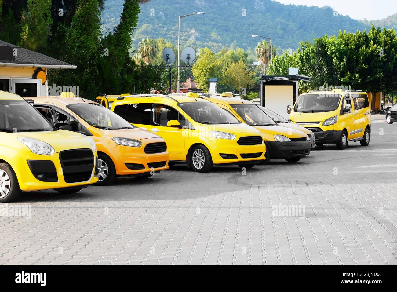 Cars standing in parking hi-res stock photography and images - Alamy