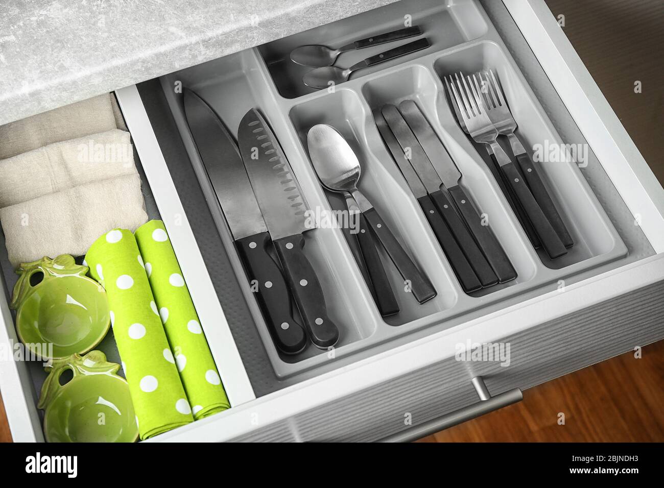 Set of cutlery in kitchen drawer Stock Photo - Alamy