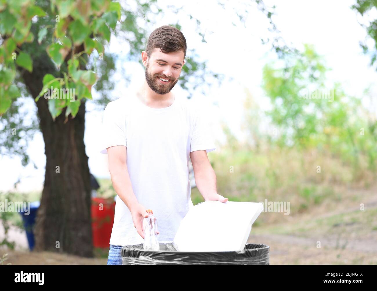 Man throwing garbage hi-res stock photography and images - Alamy