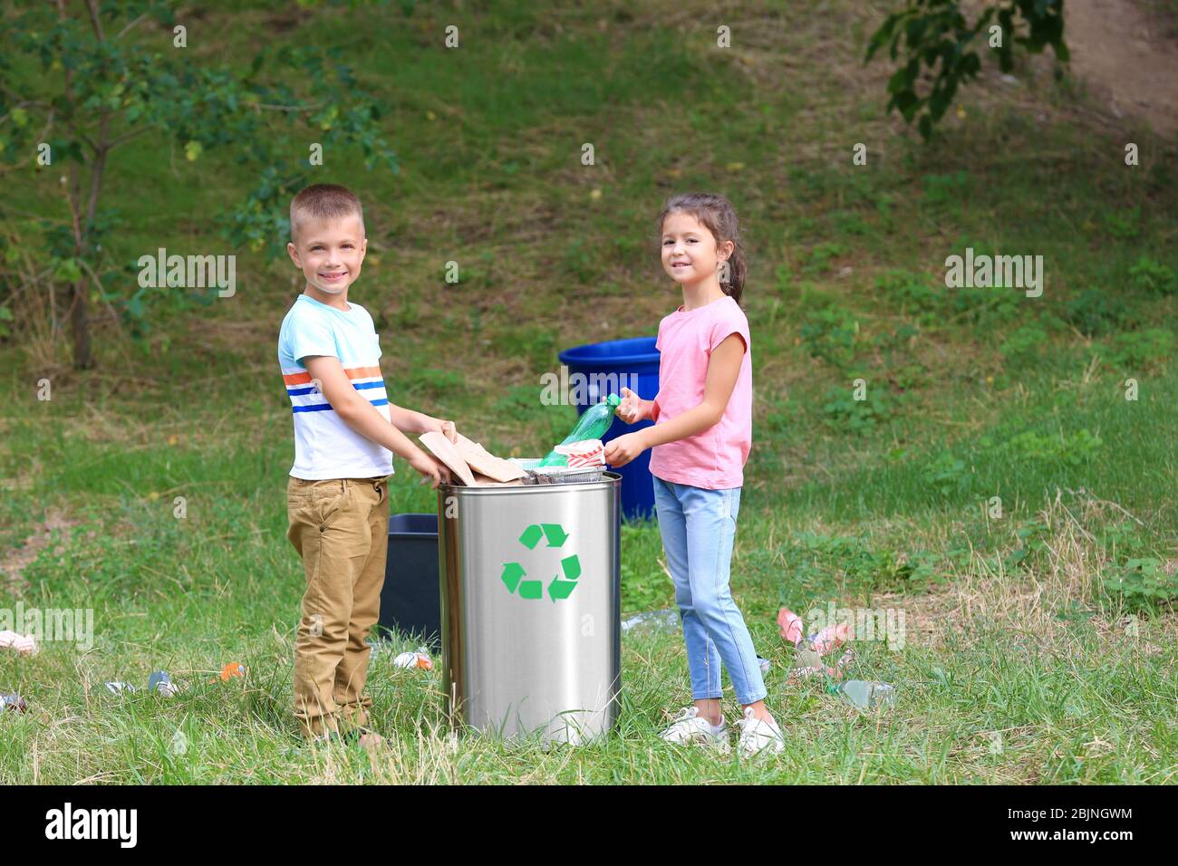 Children collecting garbage hi-res stock photography and images - Alamy