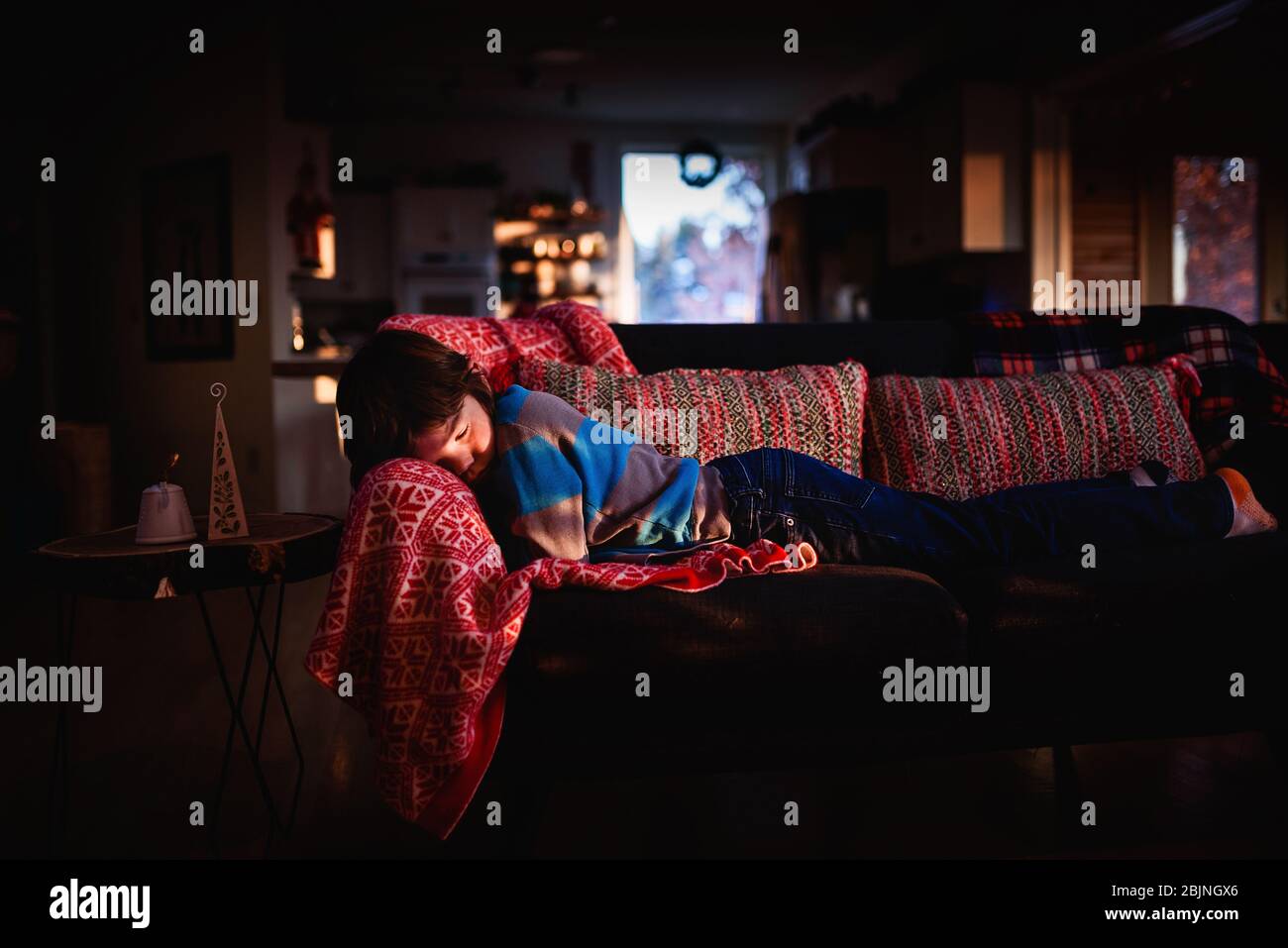 Children lying down shadow hi-res stock photography and images - Alamy