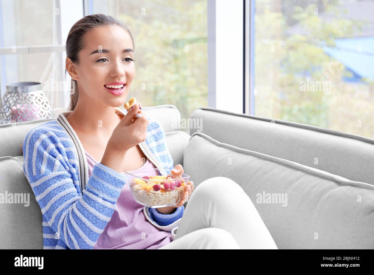 Woman eating oatmeal fruits hi-res stock photography and images - Alamy