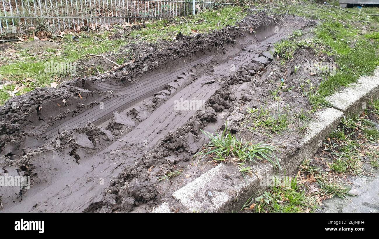 Tire tracks in mud hi-res stock photography and images - Alamy