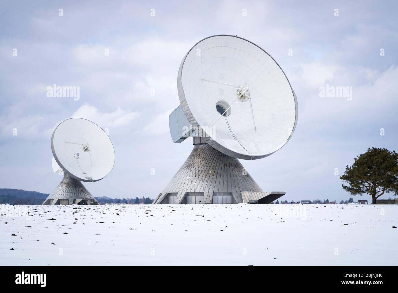 Satellite ground station hi-res stock photography and images - Alamy