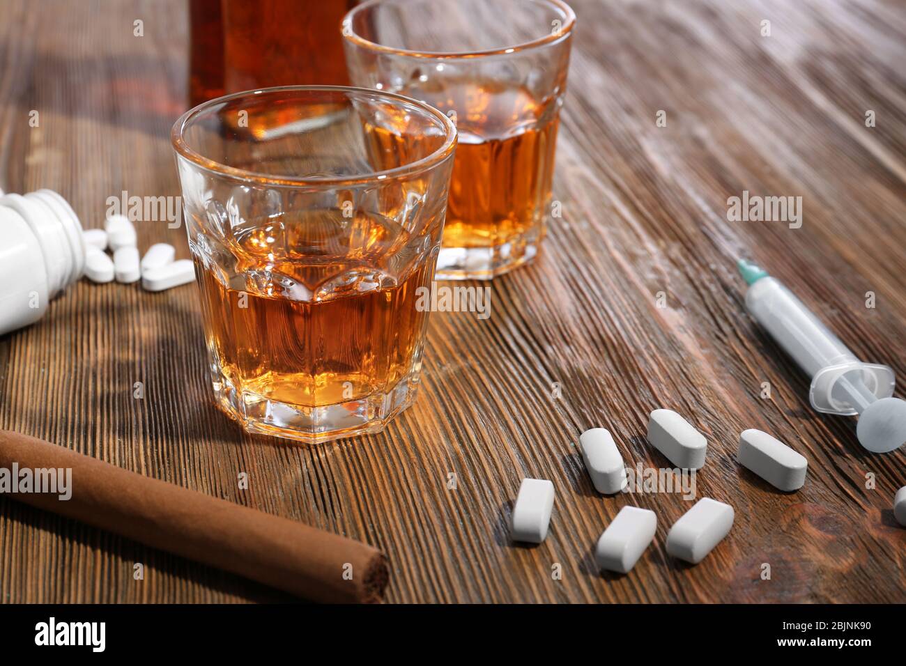 Drugs on the table hi-res stock photography and images - Alamy
