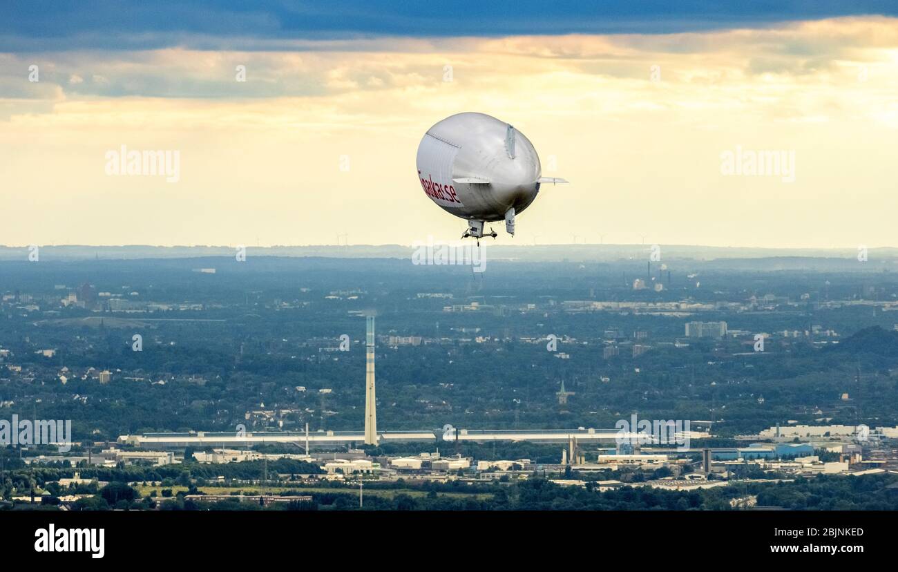 Blimp advertising airship hi-res stock photography and images - Alamy