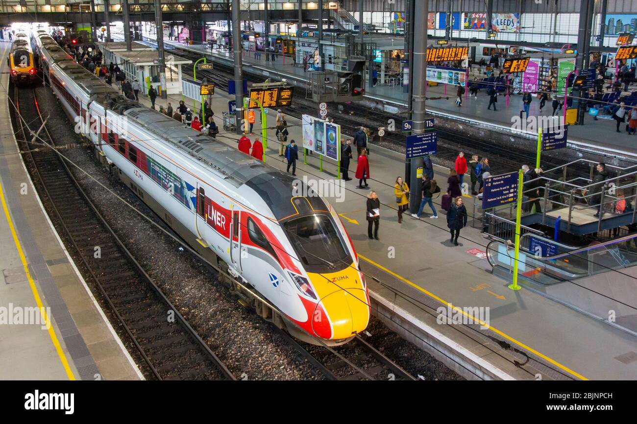 Leeds train station platforms hi-res stock photography and images - Alamy